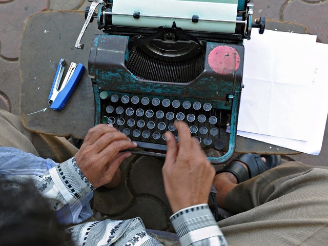 500 machines left at world's last typewriter factory - CBS News