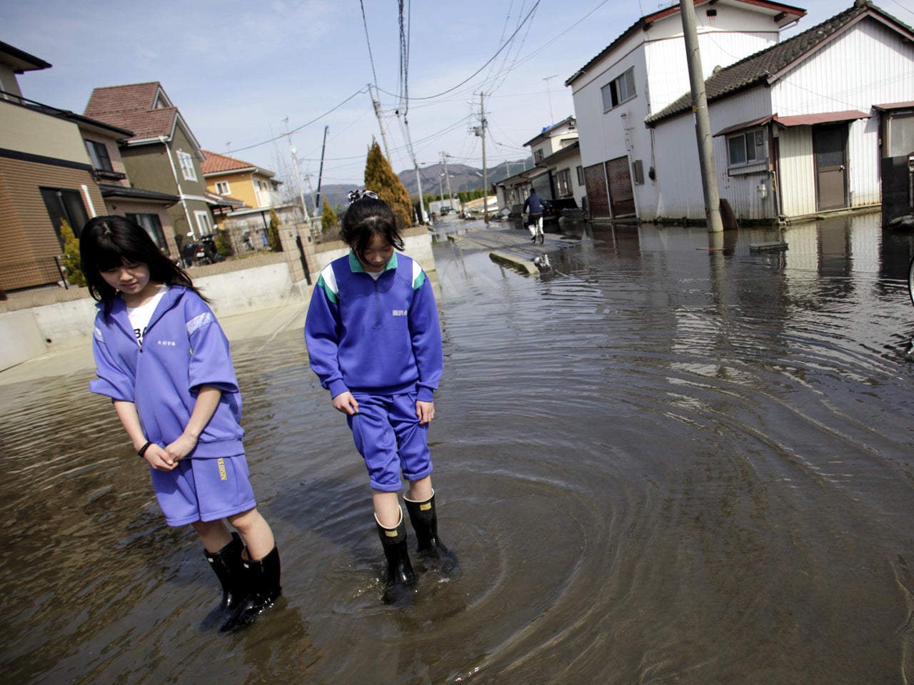Japanese towns flood daily after quake "sunk" land - CBS News