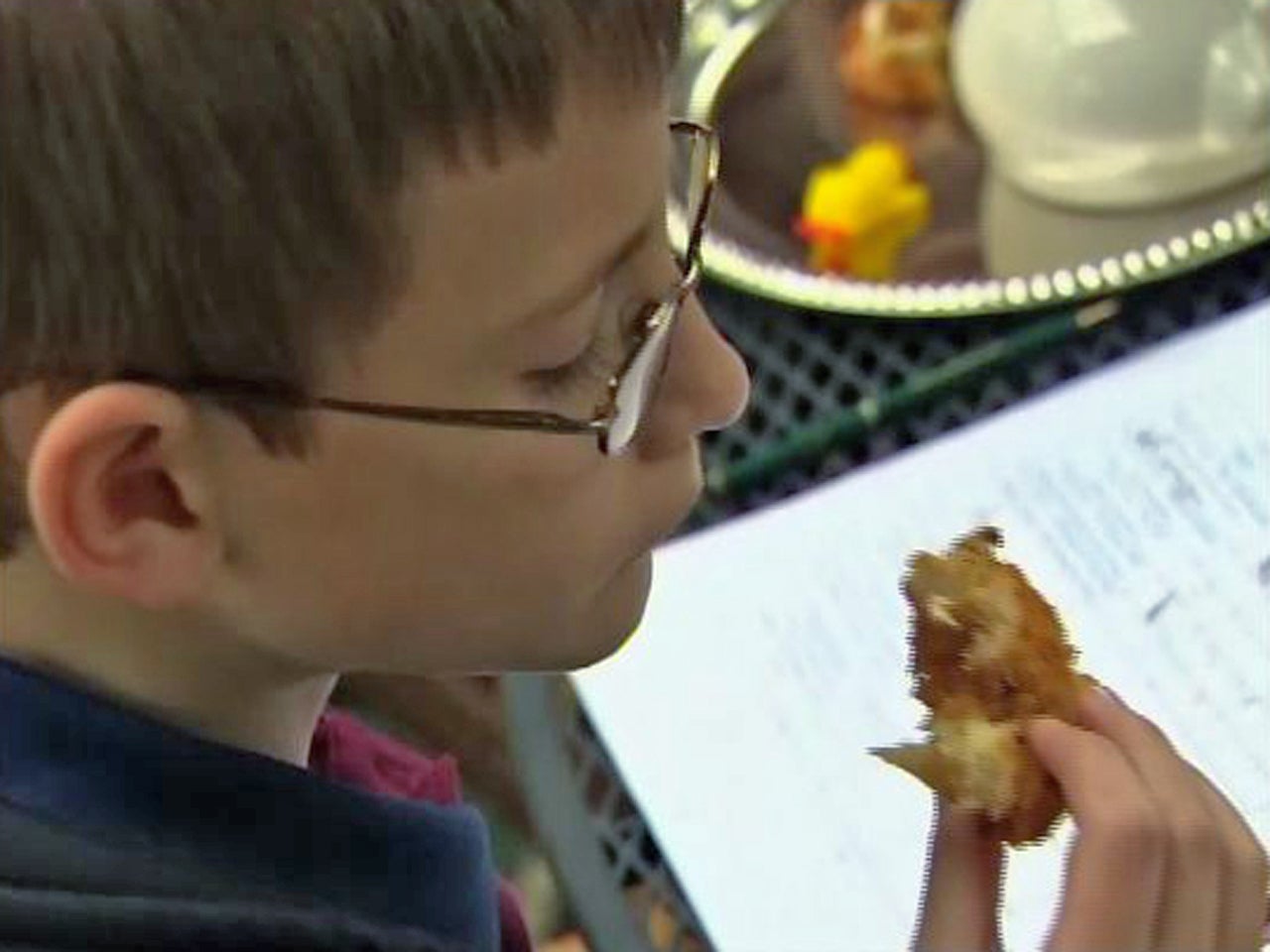 10-year-old food critic creates stir online - CBS News