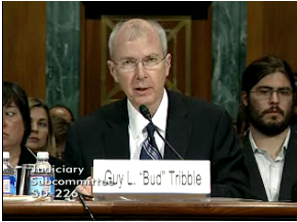 Apple responds to Congress on location tracking - CBS News