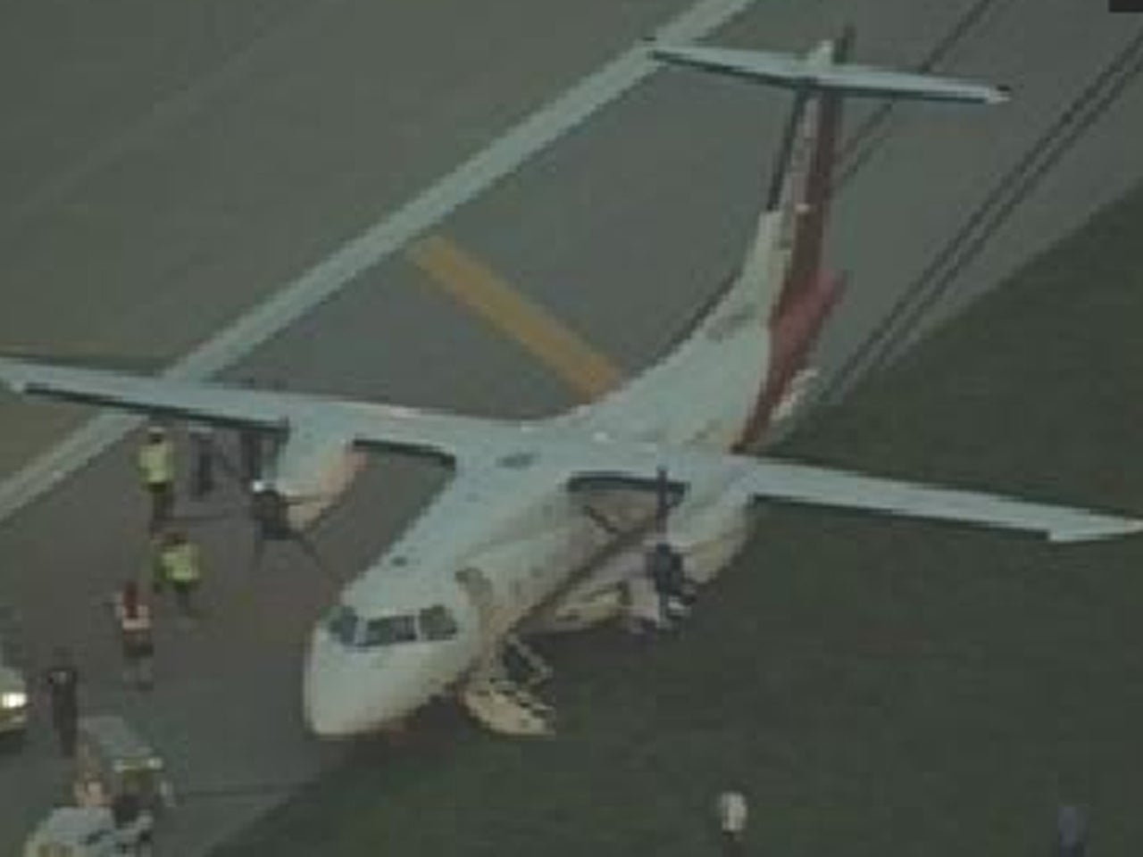 Plane slides off runway in Louisville, Ky. - CBS News