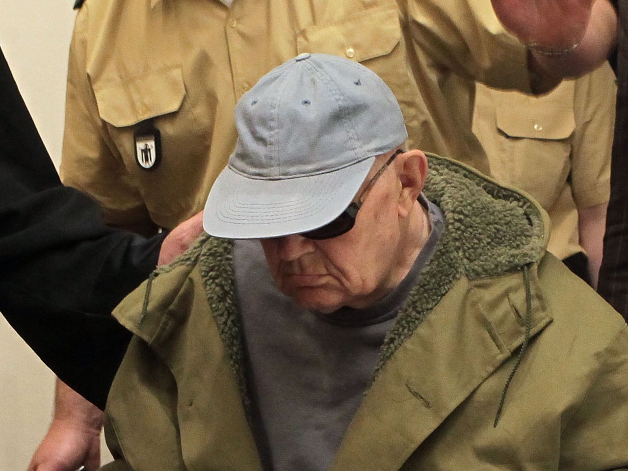 John Demjanjuk released from German prison - CBS News