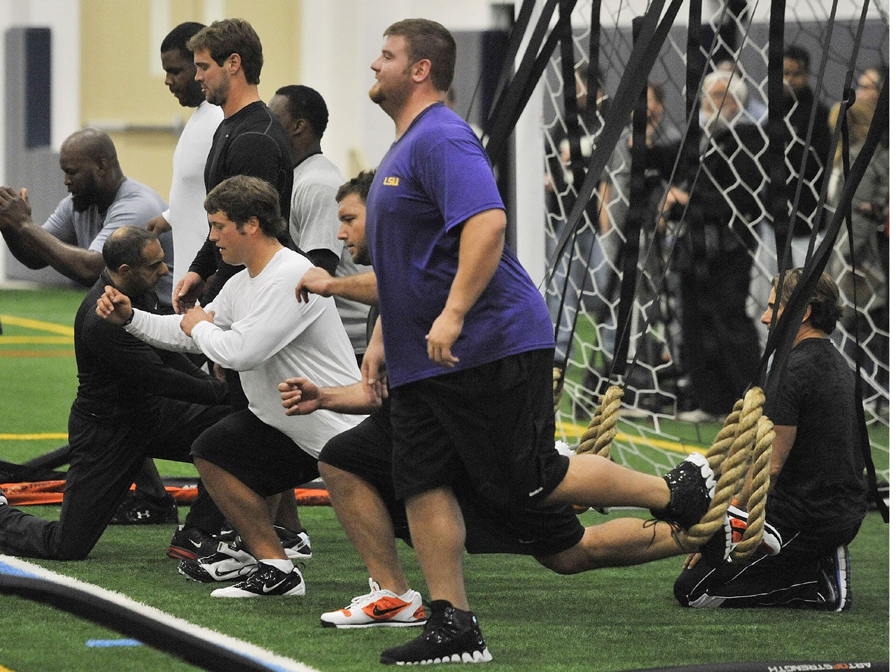 Court extends NFL lockout pending June 3 appeal - CBS News