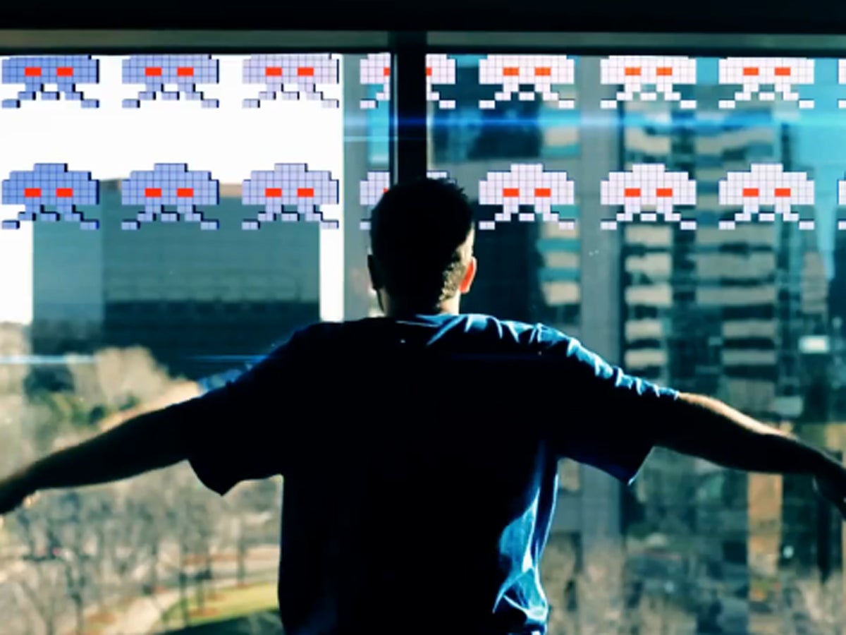Cool: "Space Invaders" video game in real-life - CBS News
