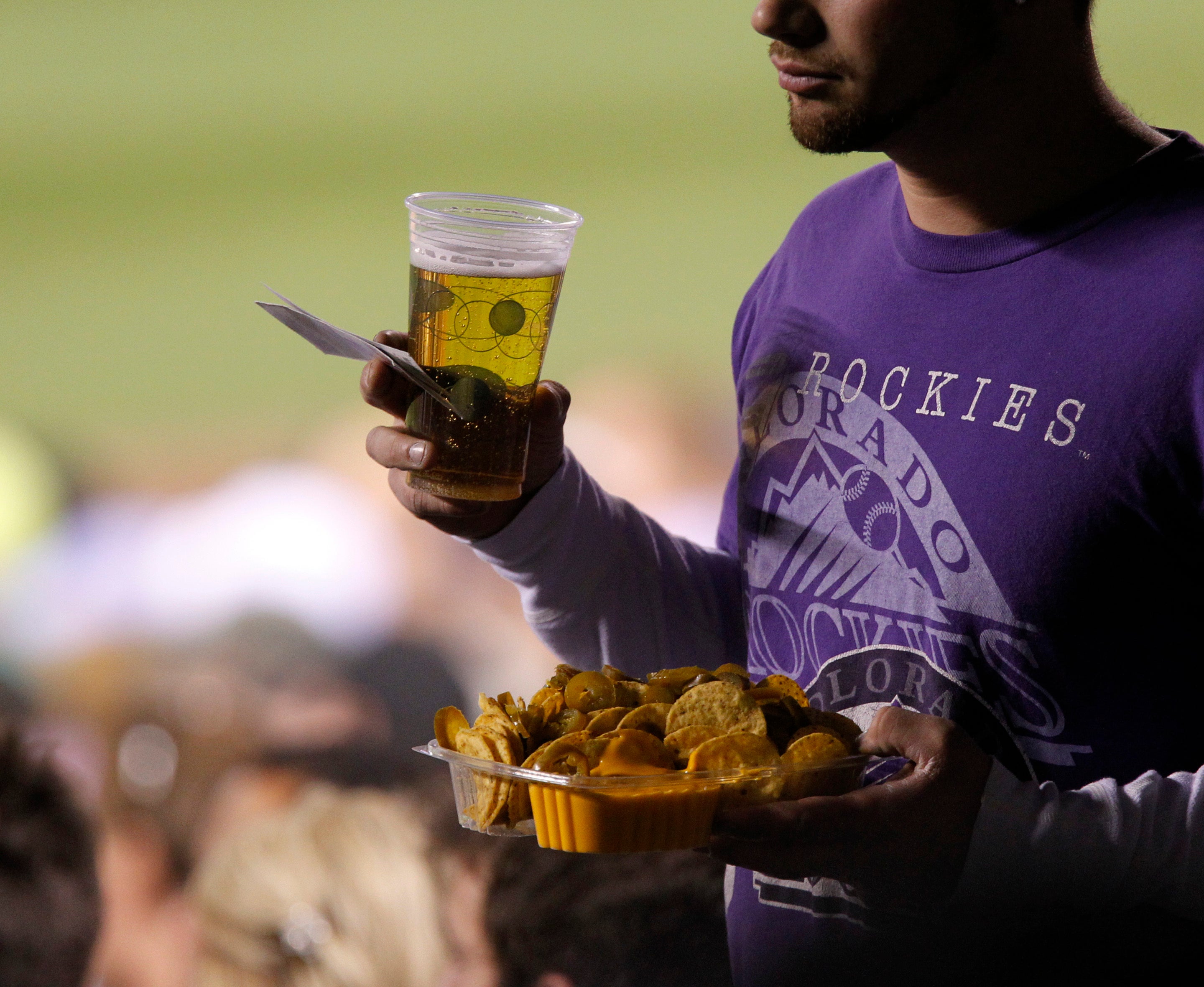 Report: 1 in 12 fans drive drunk from ballpark - CBS News