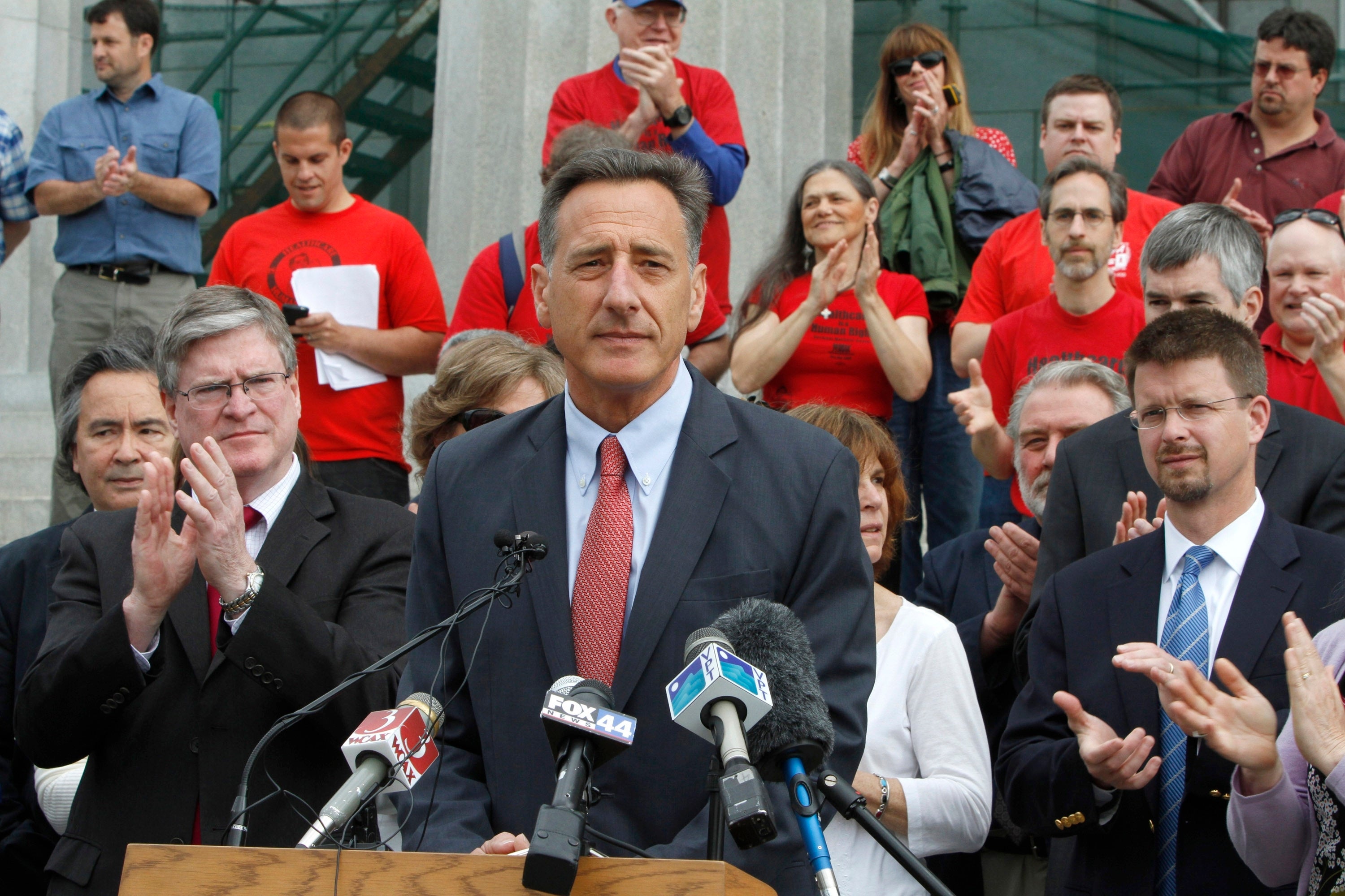 Vt. governor has close call with 4 bears - CBS News