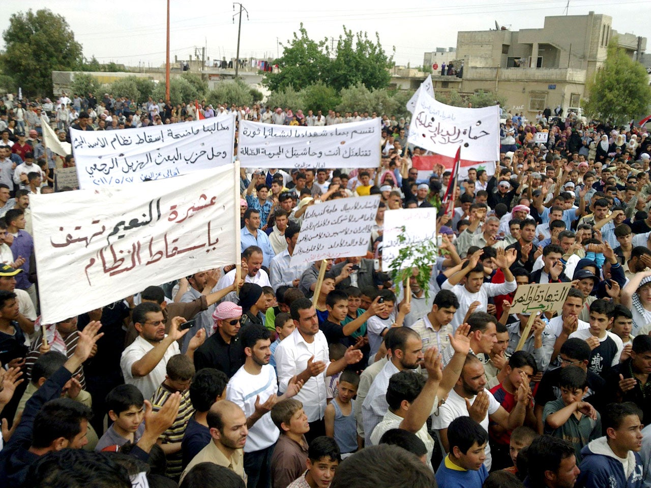 Syria's once-peaceful protesters turn to guns - CBS News