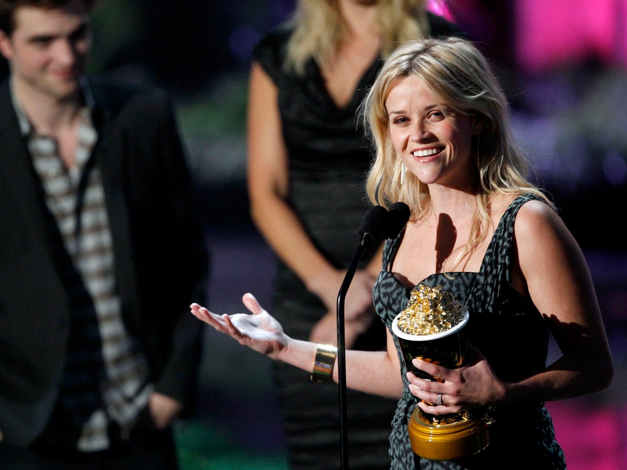 Reese Witherspoon hit by car while jogging - CBS News