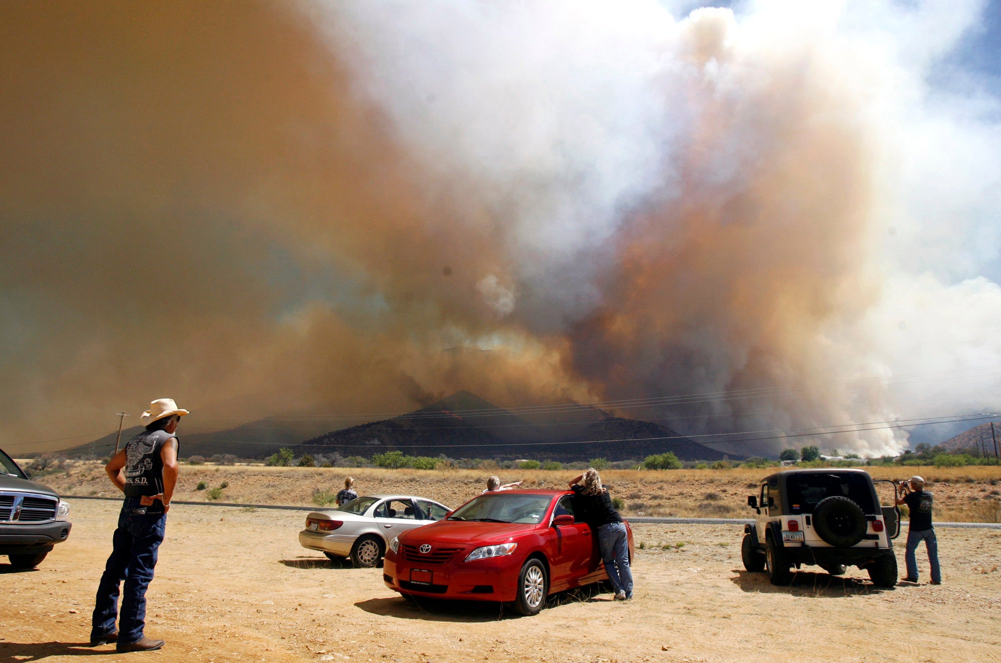 Arizona wildfire now largest in state history - CBS News