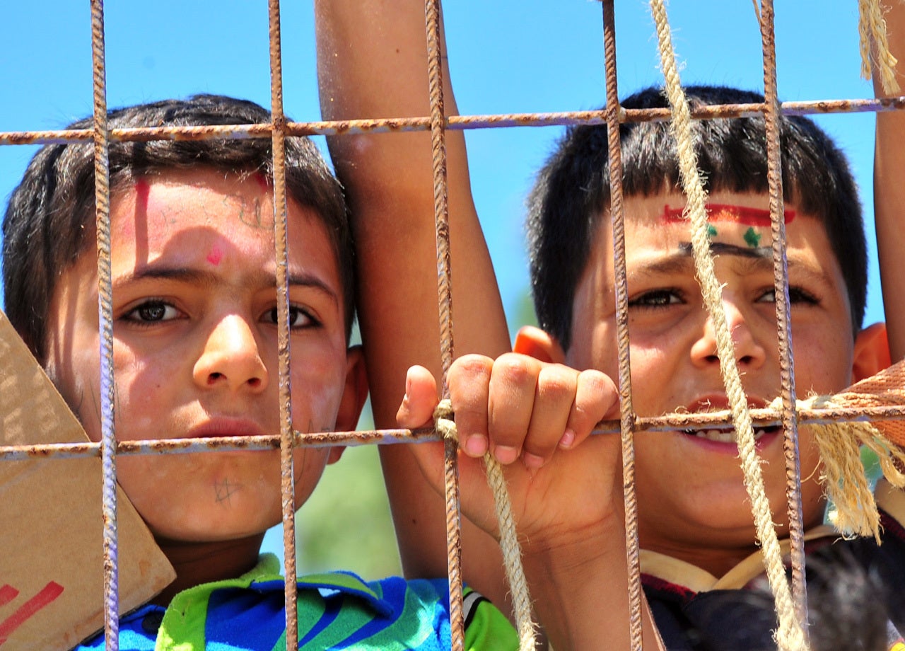 Syrian security forces kill 16 protesters - CBS News