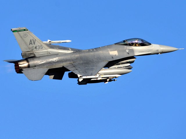 Ride in the cockpit of a mini-F-16 - CBS News