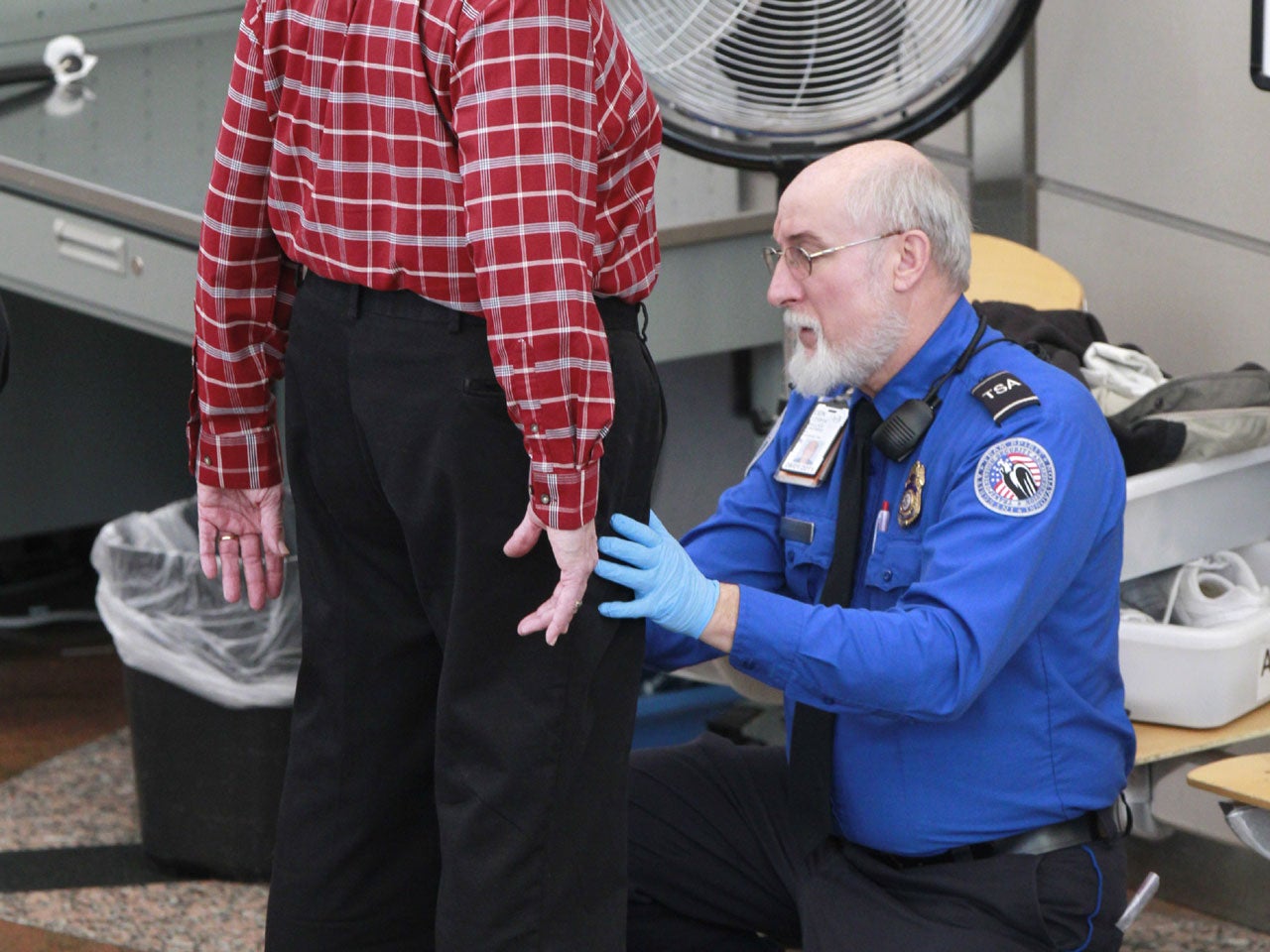 TSA to bolster body scanner privacy - CBS News