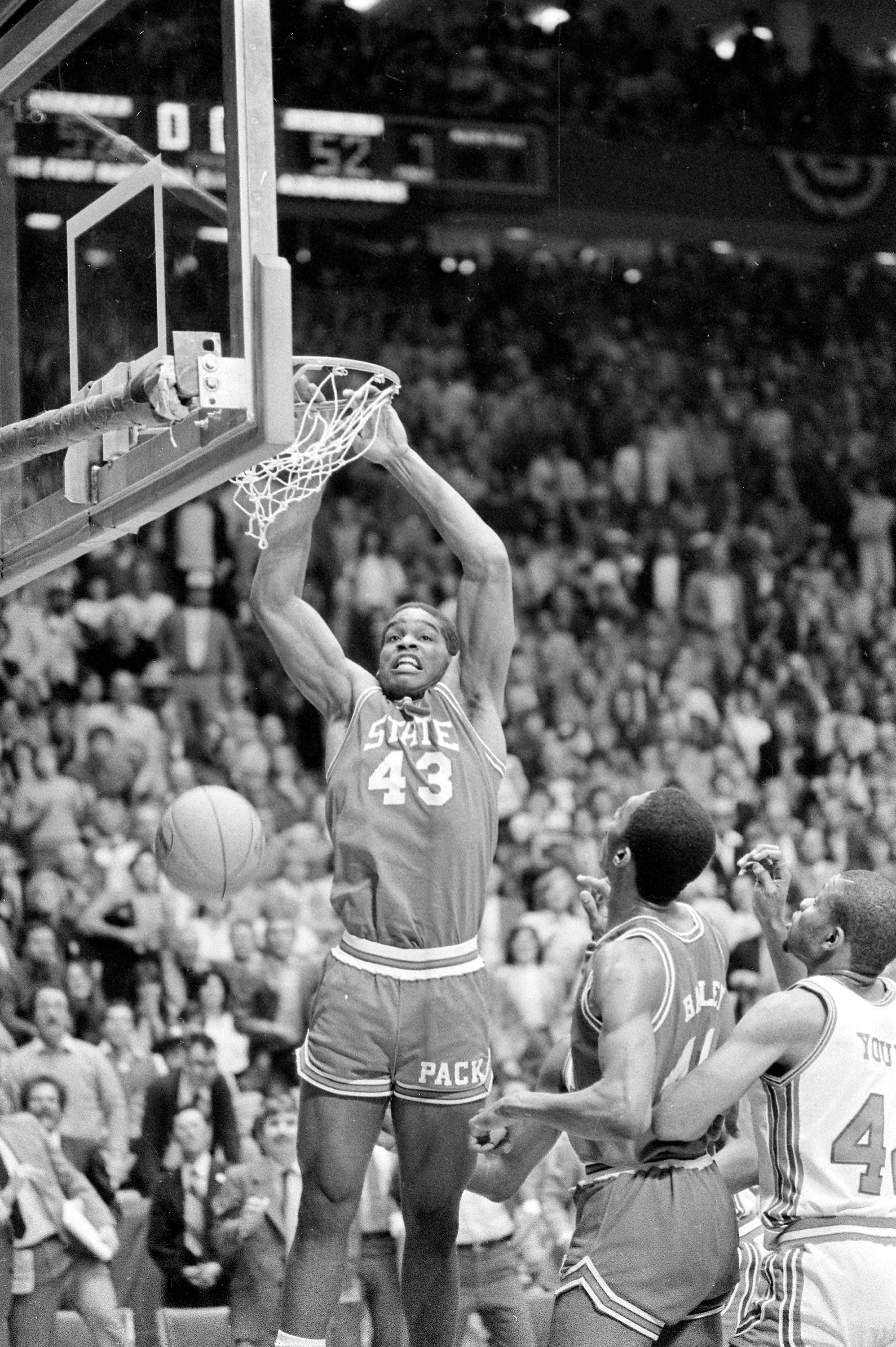 NCAA hoops hero Charles killed in bus wreck - CBS News