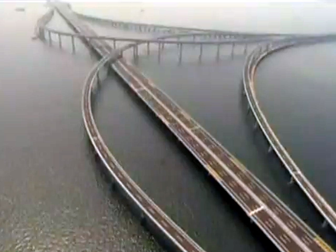 World's longest bridge built in China - CBS News