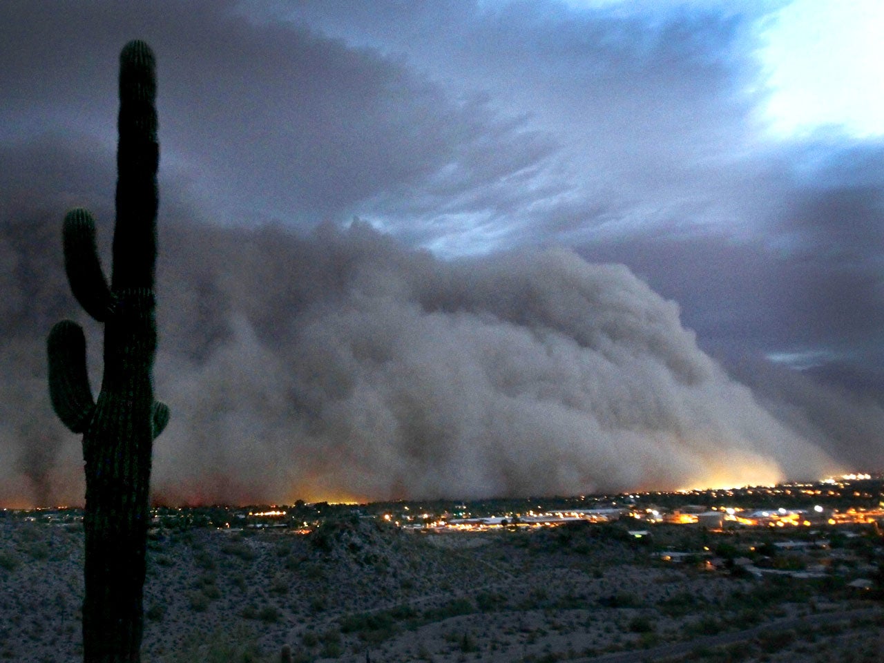 Phoenix coated with dust after massive storm - CBS News