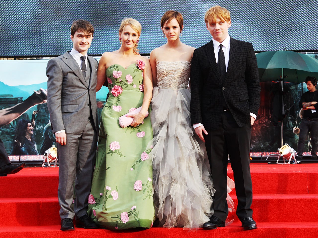 Final "Harry Potter" film premieres in London - CBS News