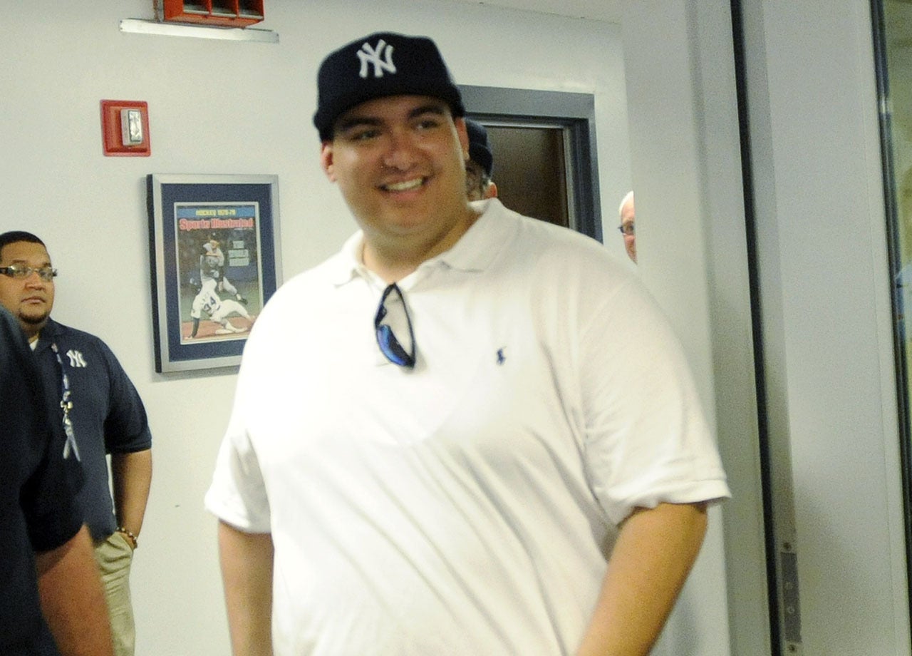 Fan gives back Jeter's 3,000K baseball - CBS News