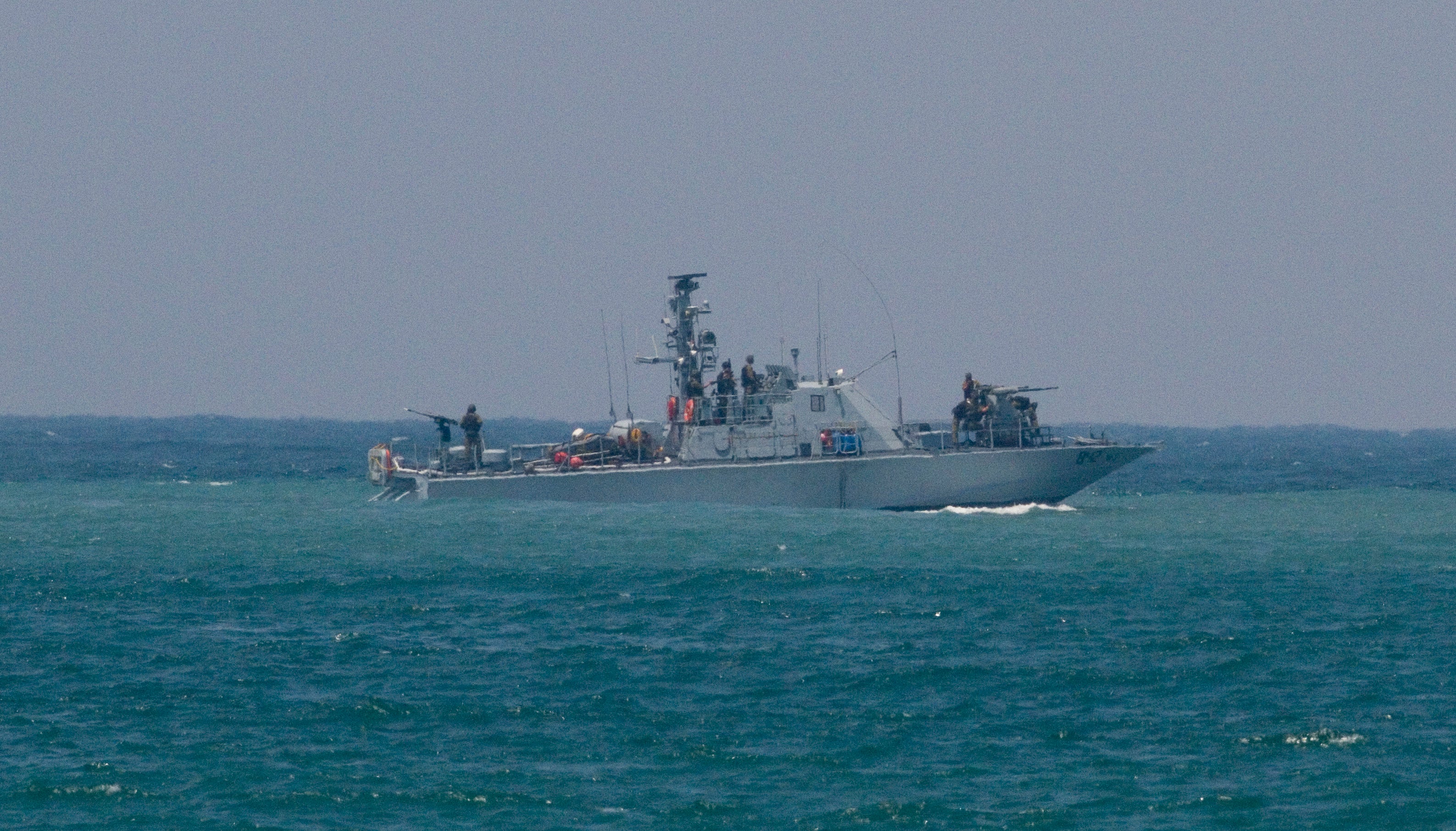 Israeli navy seizes control of Gaza-bound ship - CBS News