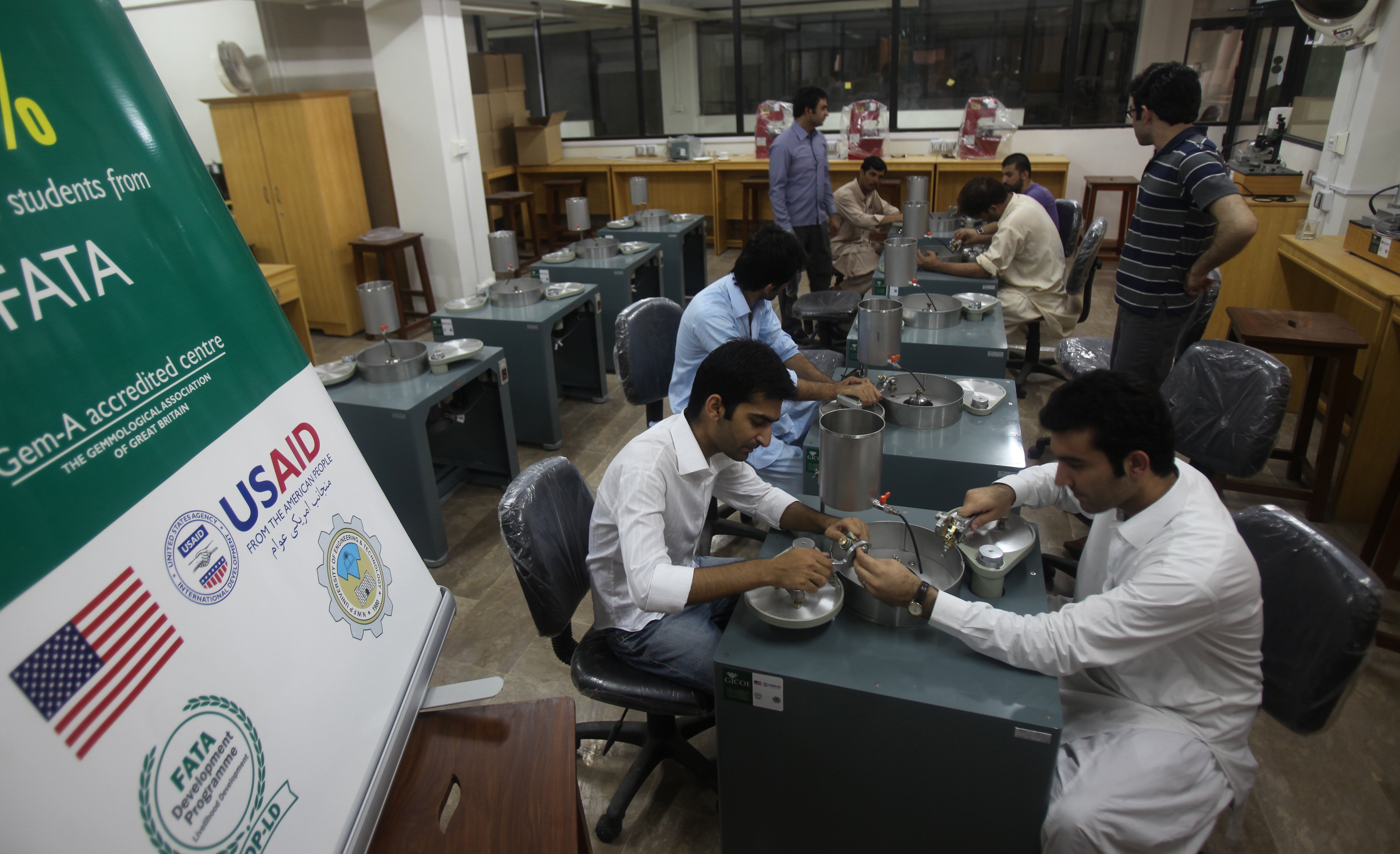 U.S. pushes visibility of aid effort in Pakistan - CBS News