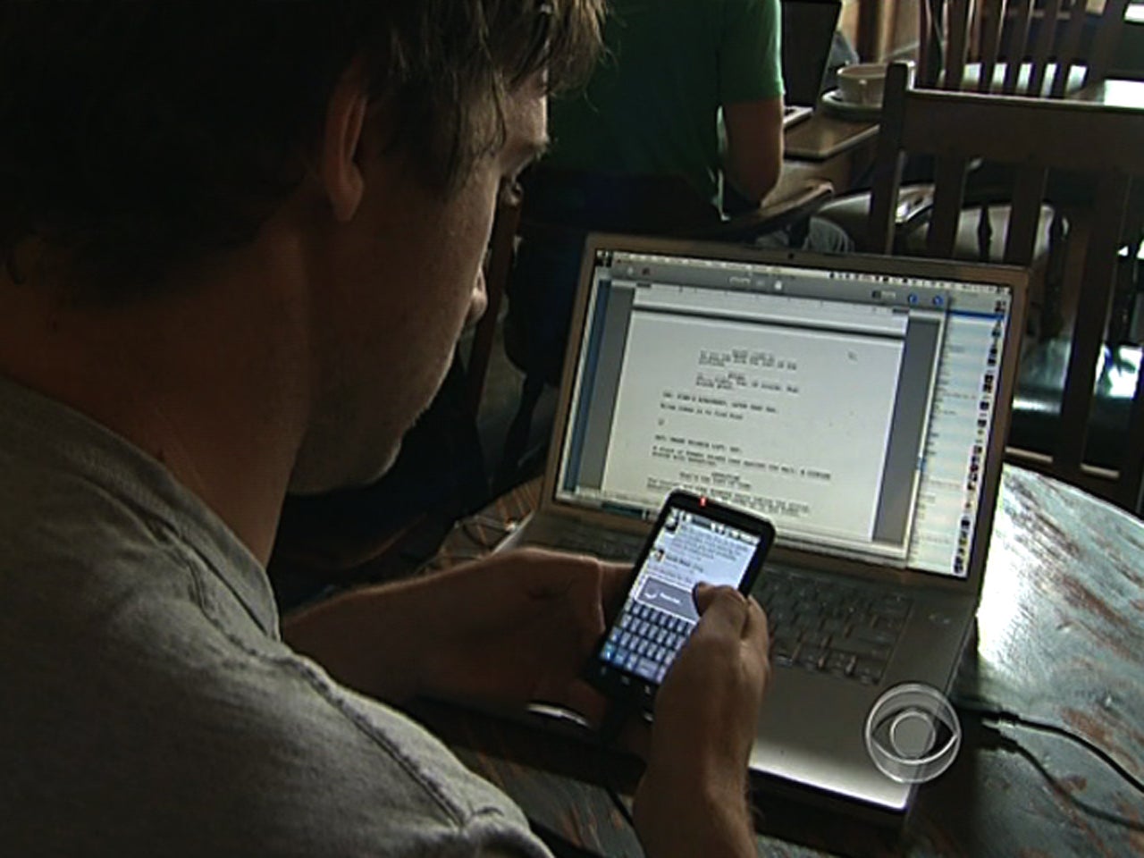 1000s of new U.K. phone hacking documents found - CBS News