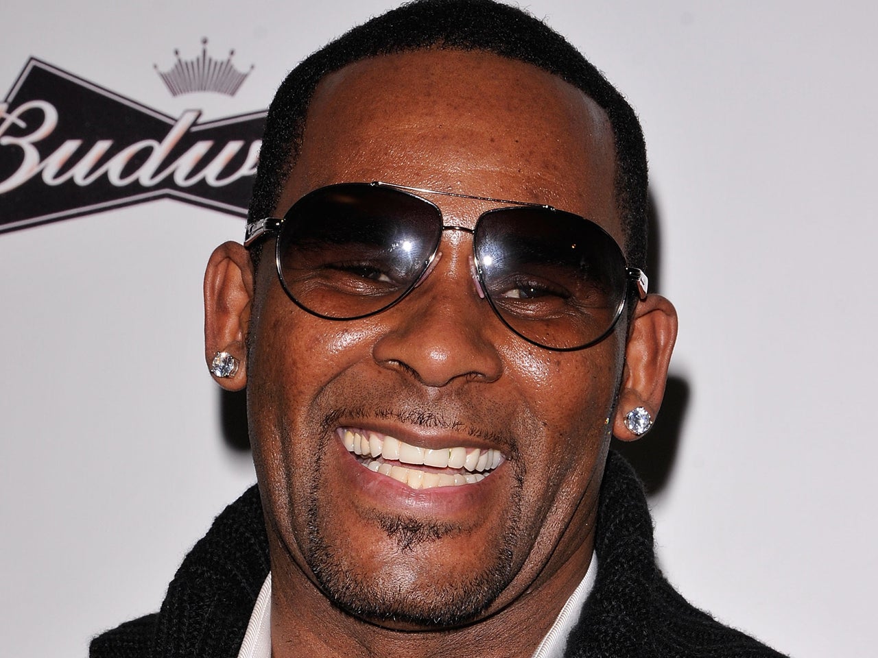 R. Kelly has emergency throat surgery - CBS News