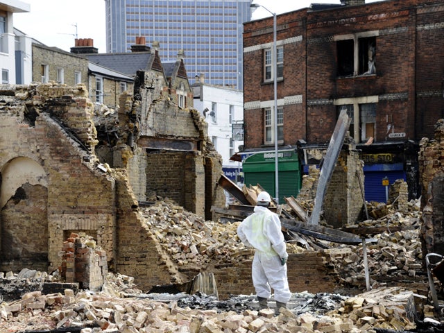 London's rioters: Every explanation under the sun - CBS News