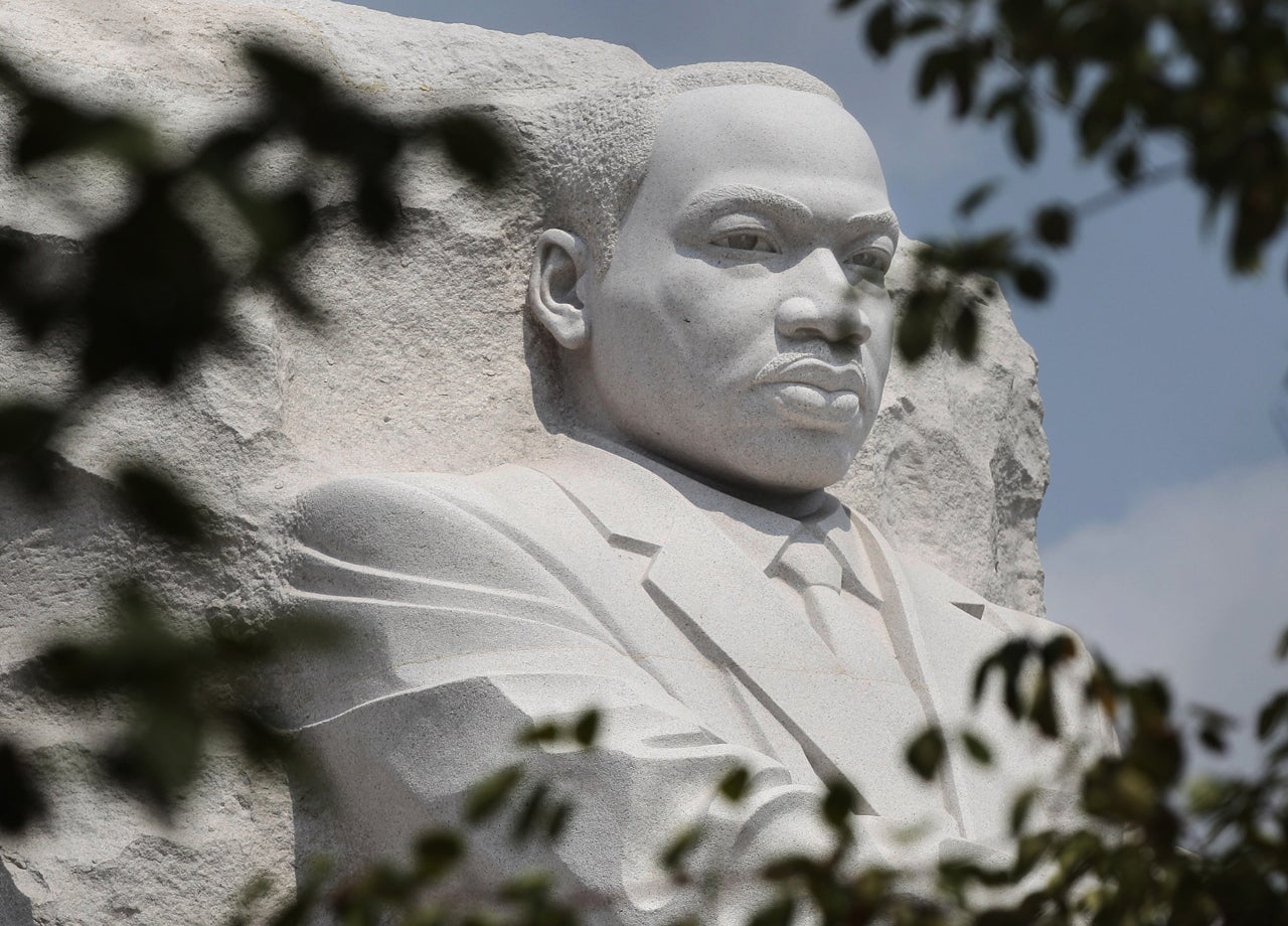 Public gets first glimpse of MLK Memorial - CBS News