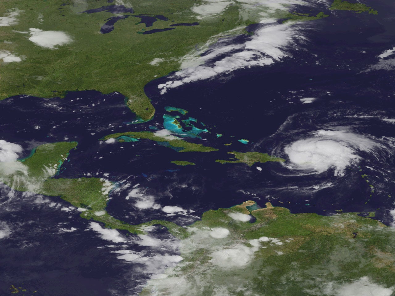 Hurricane Irene gets steam, heads for Bahamas - CBS News