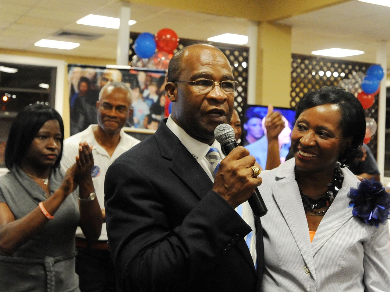 Johnny Dupree wins historic Miss. nomination - CBS News