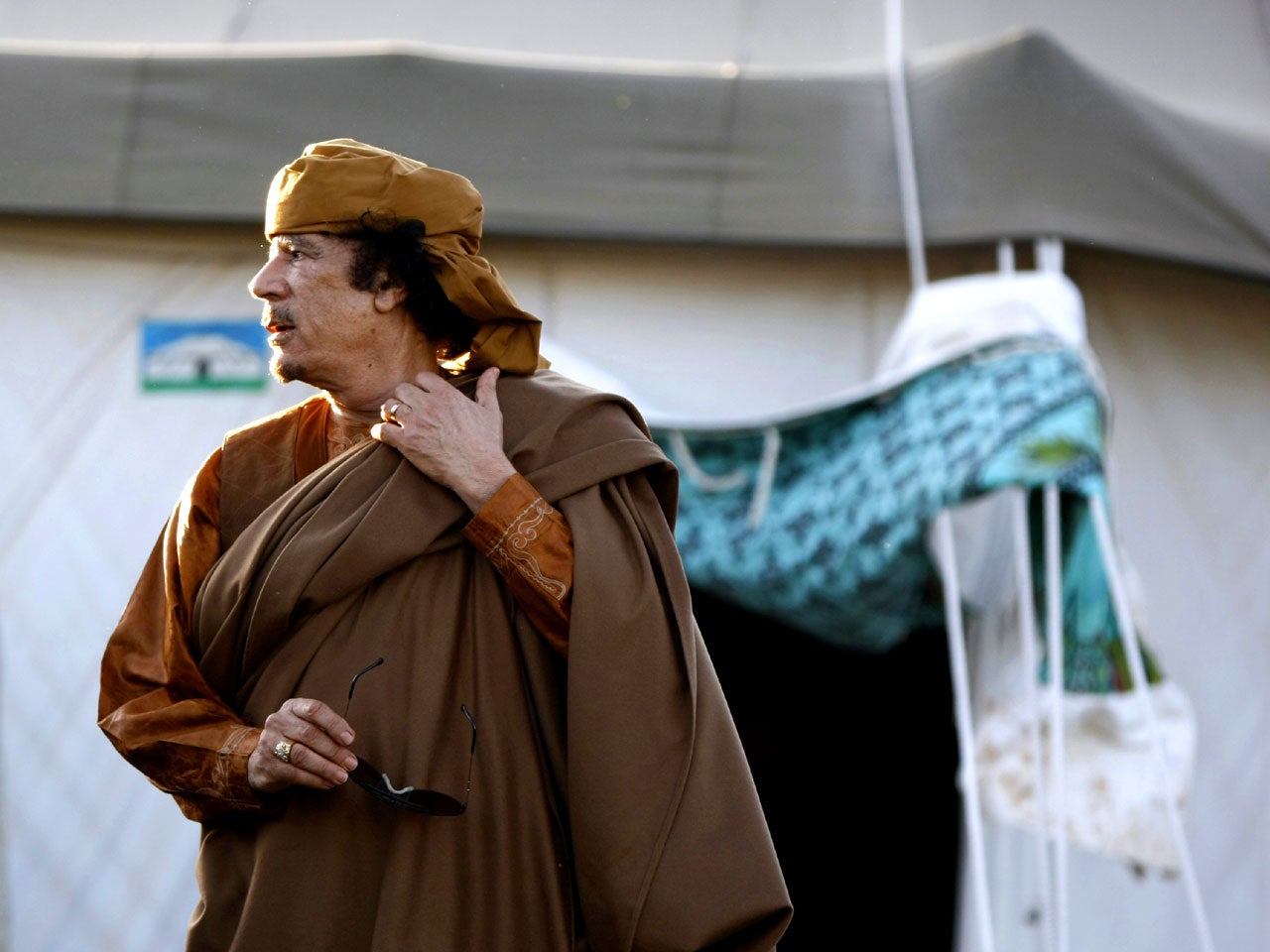 Qaddafi allegedly speaks, vows victory or death - CBS News
