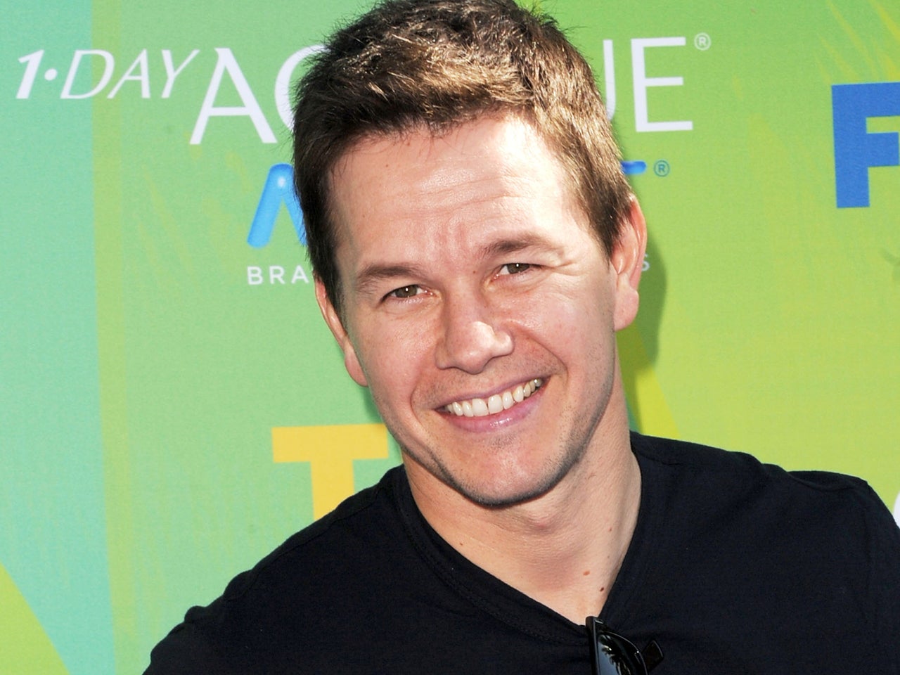 Mark Walhberg and Donnie Walhberg to open "Wahlburgers" restaurant ...