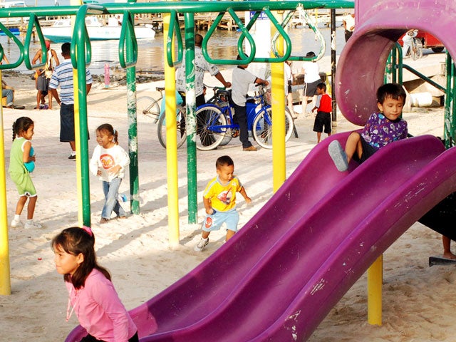 Boring playgrounds tied to sedentary kids, study shows - CBS News