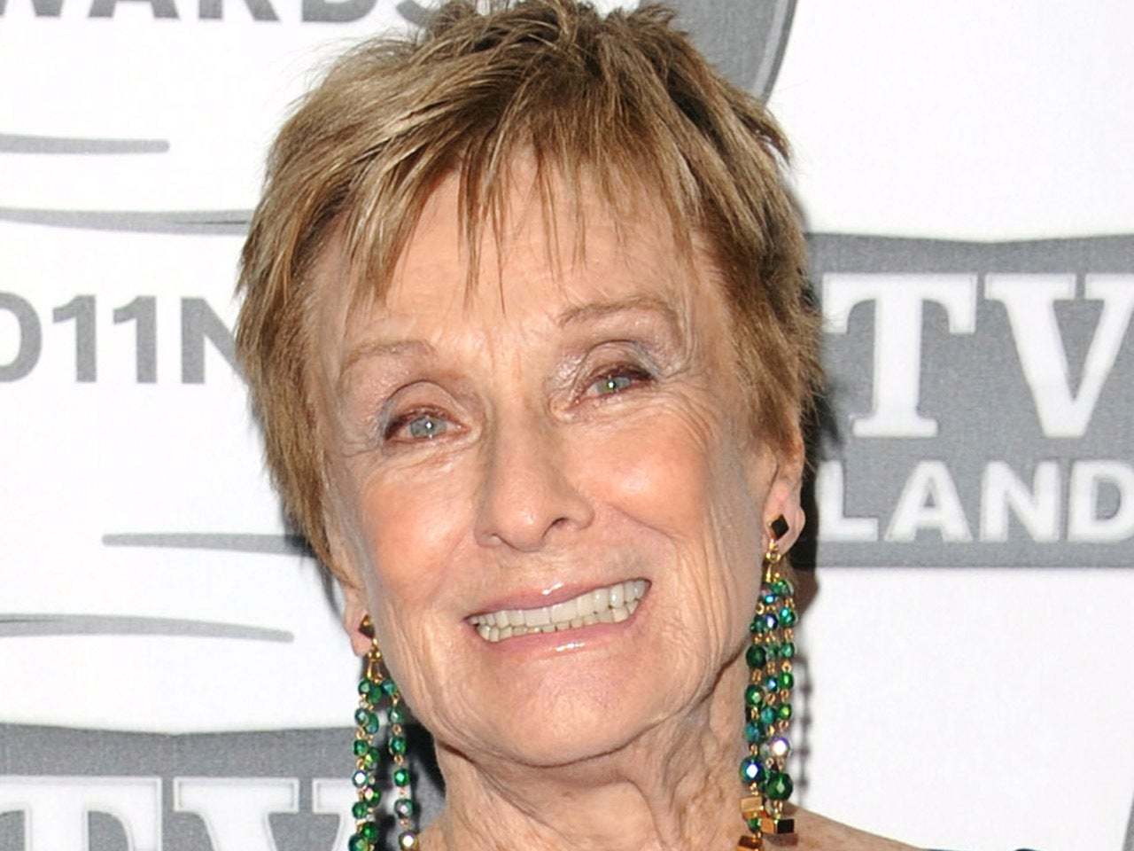 Cloris Leachman hangs on to Emmy-winning record - CBS News