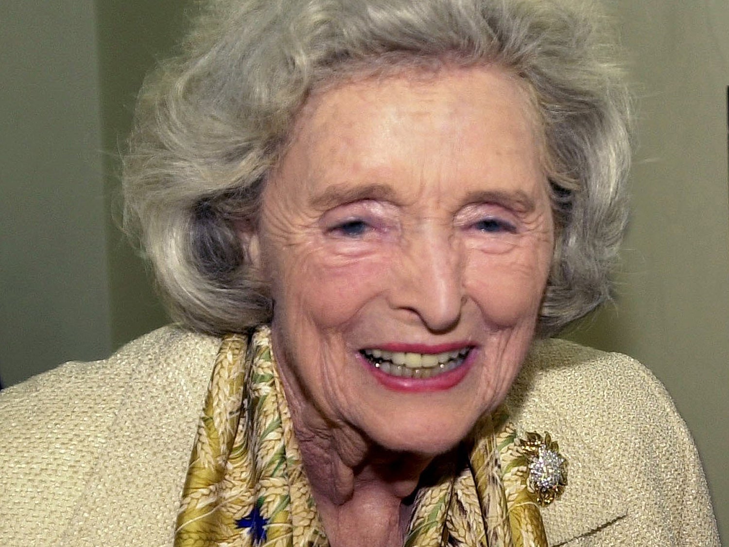 Bob Hope's widow Dolores dies at 102 - CBS News