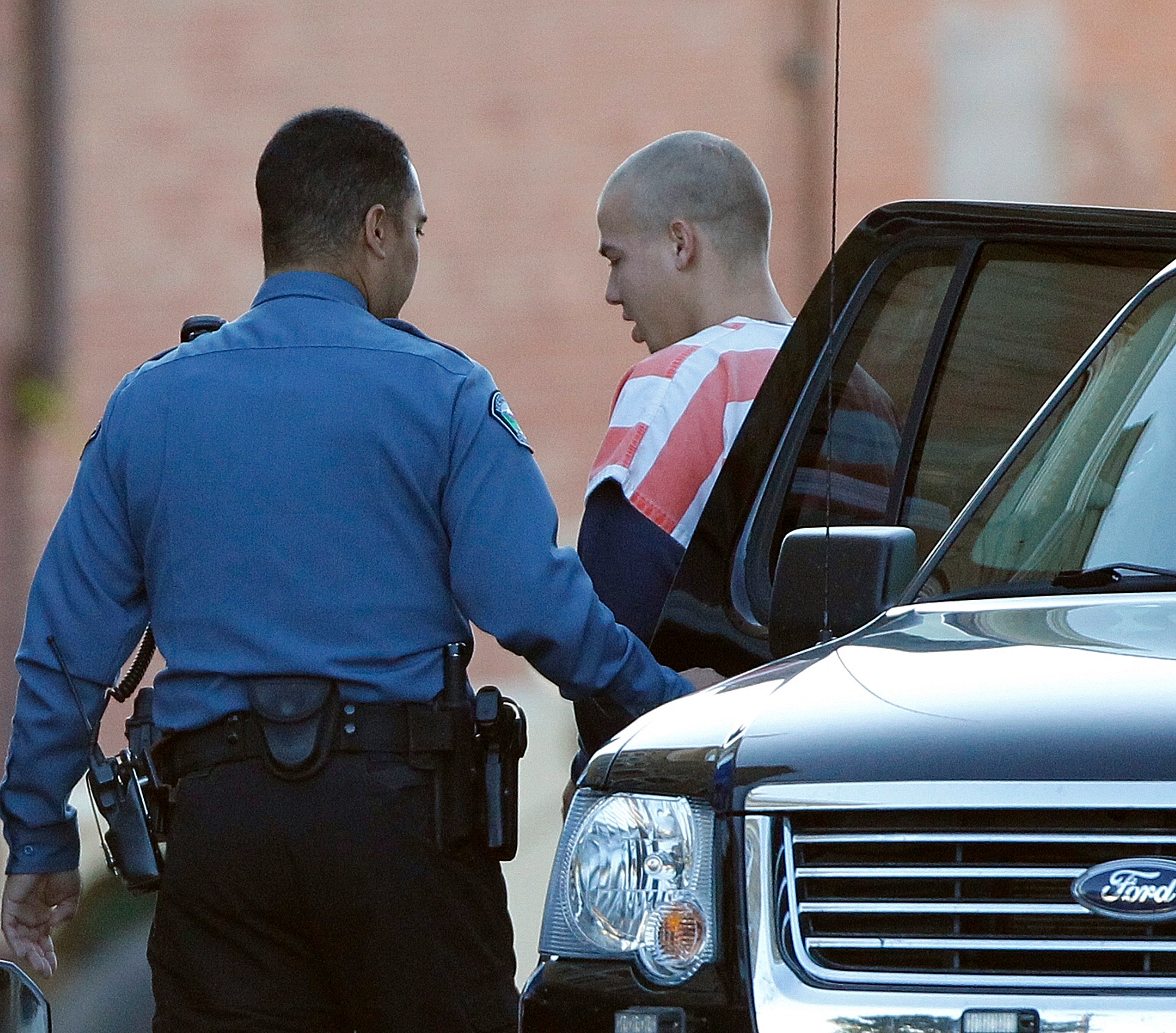 Fugitive Dougherty siblings in Colo. court - CBS News