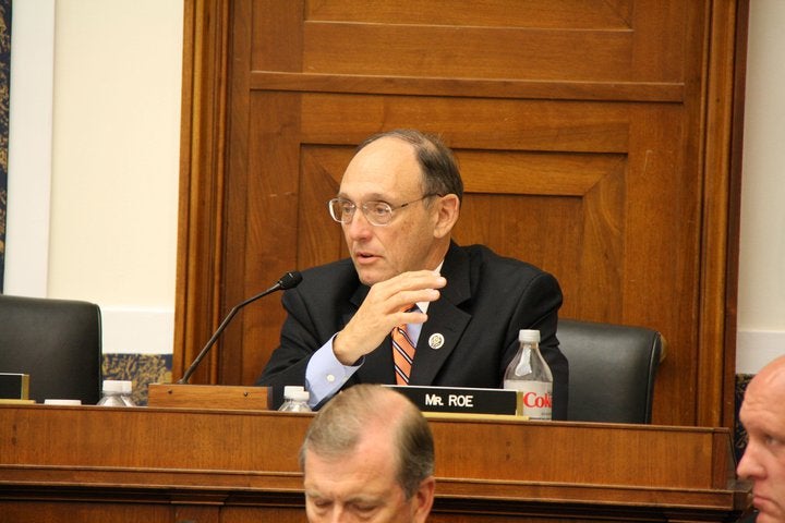 Rep. Phil Roe helps save apparent heart attack victim - CBS News