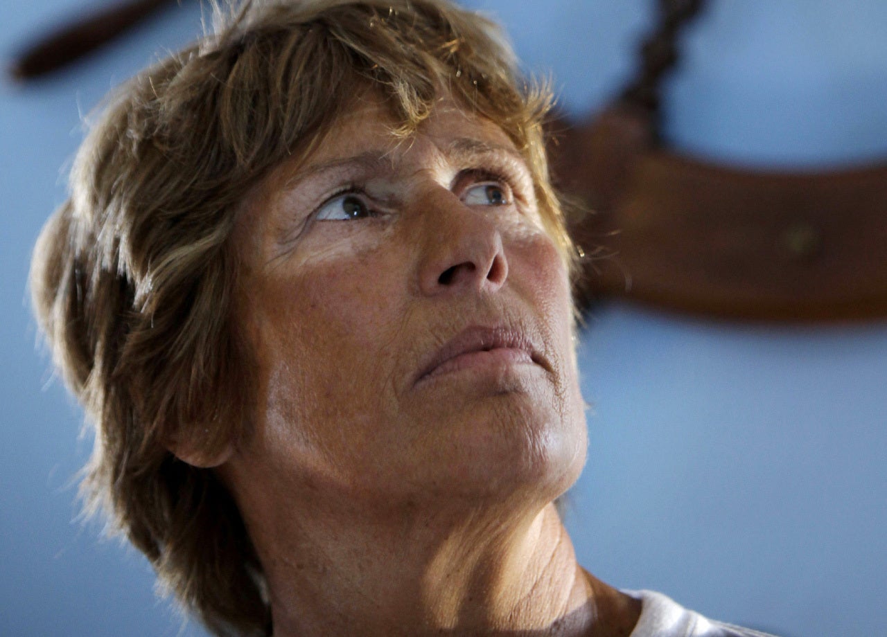 Diana Nyad begins new attempt at Florida swim - CBS News