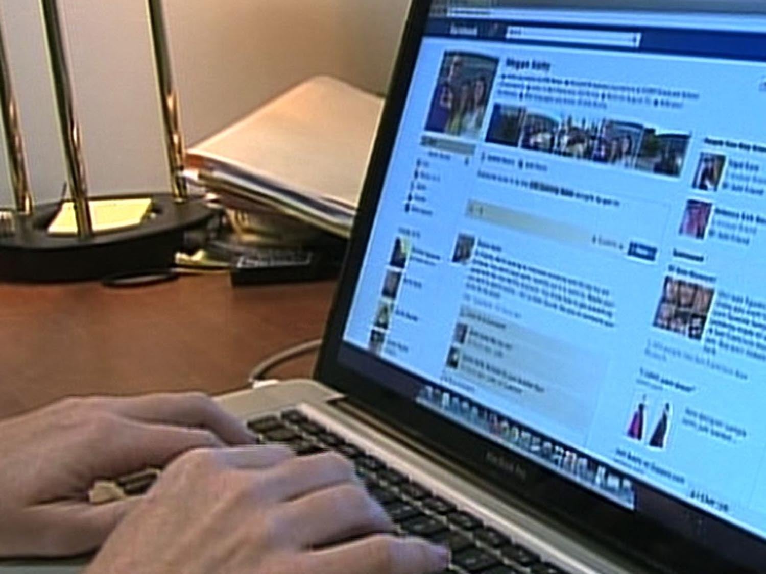Facebook unfriends "unfriending 'bug" - CBS News