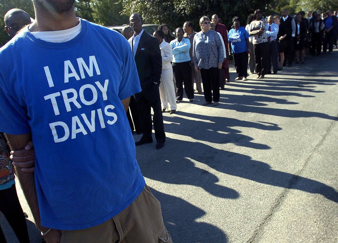 More than 1,000 attend Troy Davis funeral - CBS News