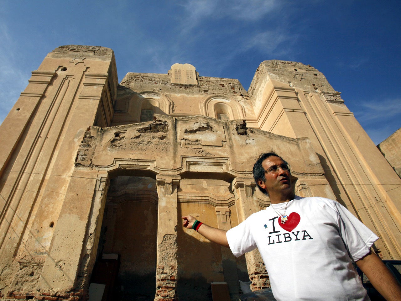 Libyan "revolutionary Jew" to restore synagogue - CBS News