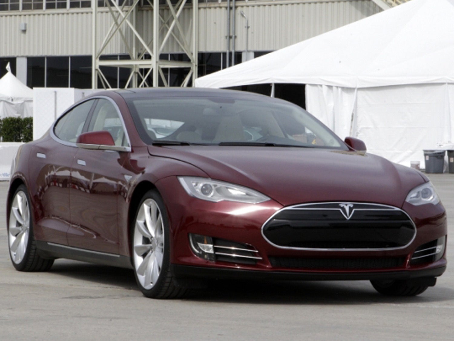 A glimpse at the future in Tesla's Model S Beta 1 - CBS News