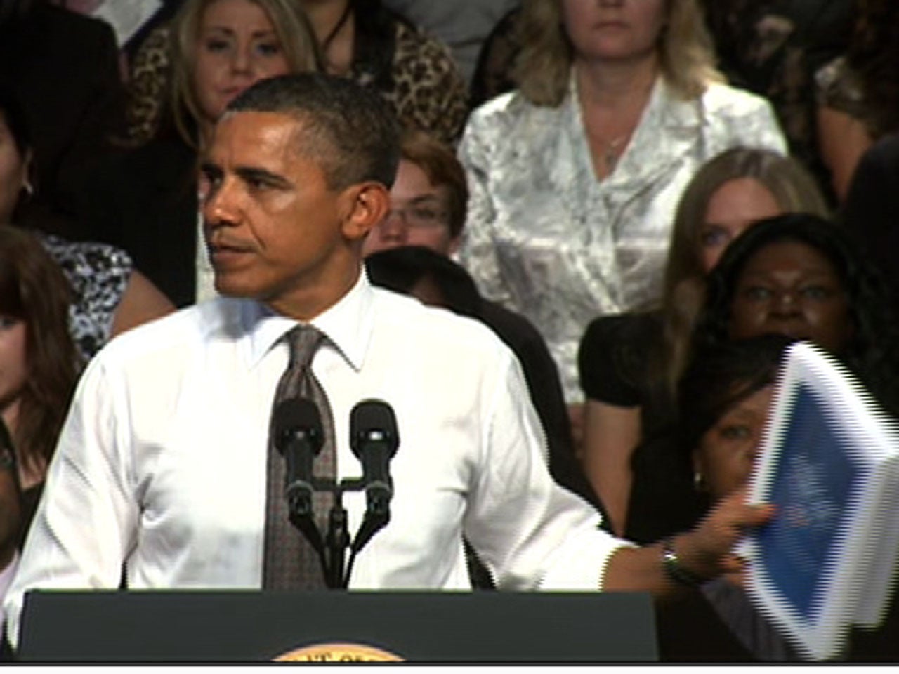 Obama's new populism a hit with moderates - CBS News