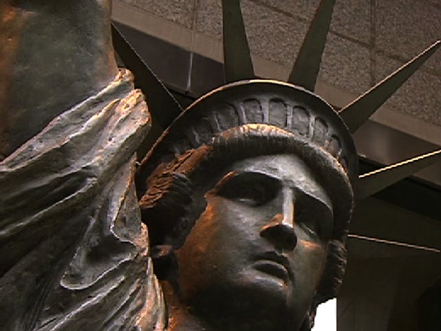 Lady Liberty has new little sister in N.Y. - CBS News