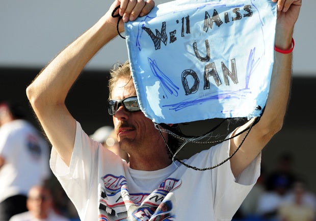 Dan Wheldon remembered as "inspirational" driver - CBS News
