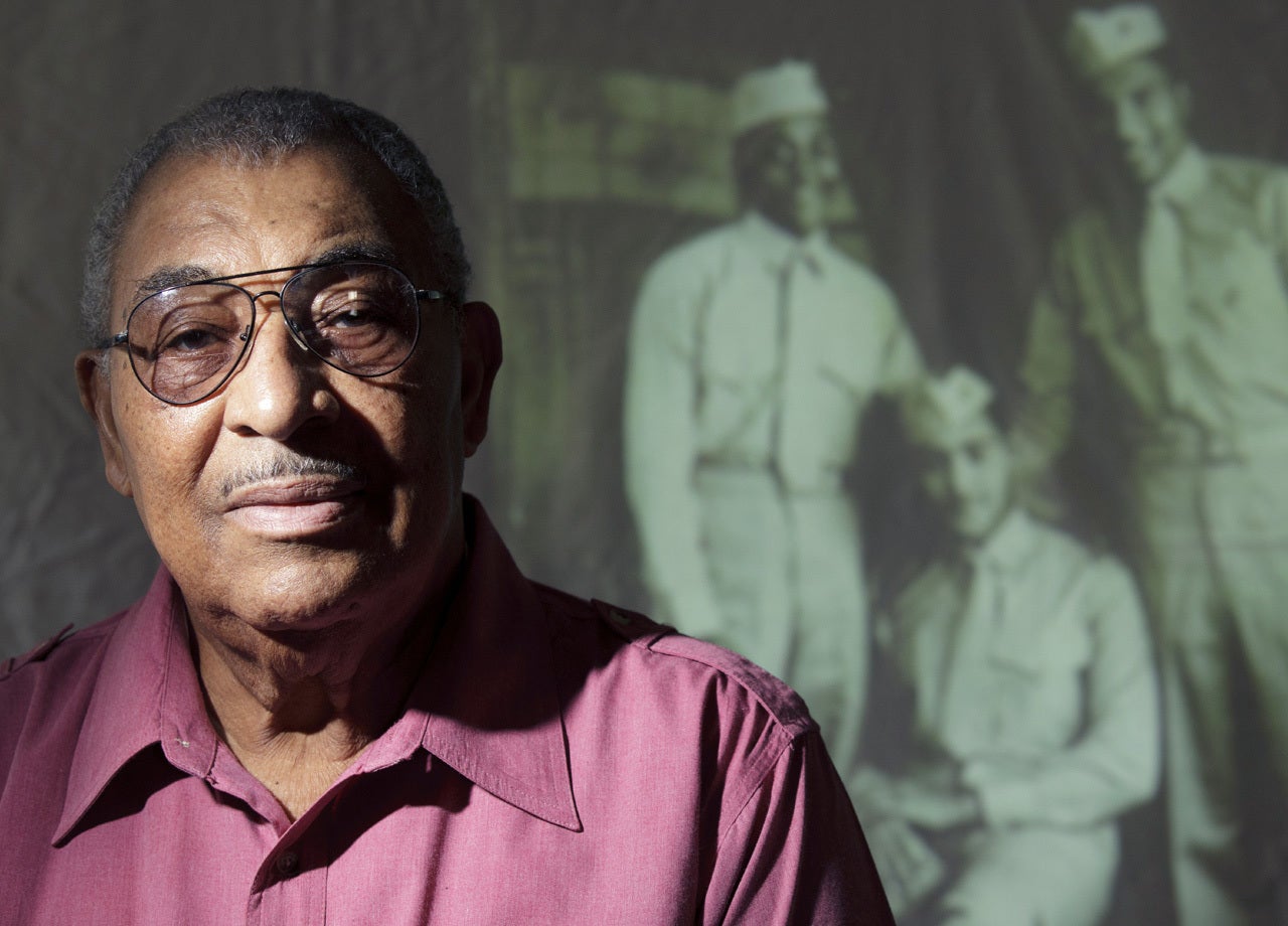 For first black Marines, credit long overdue - CBS News