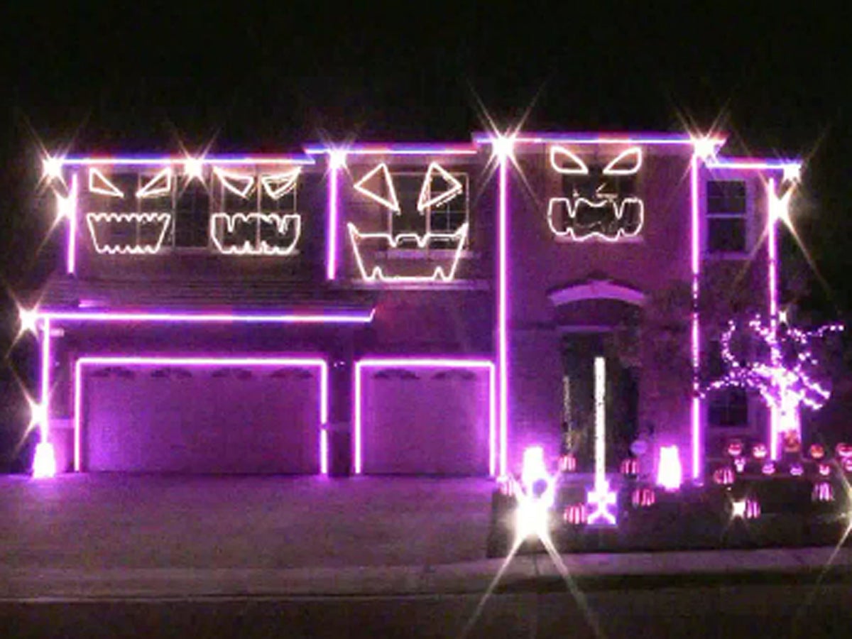 Another Halloween light show set to The Nightmare Before Christmas ...