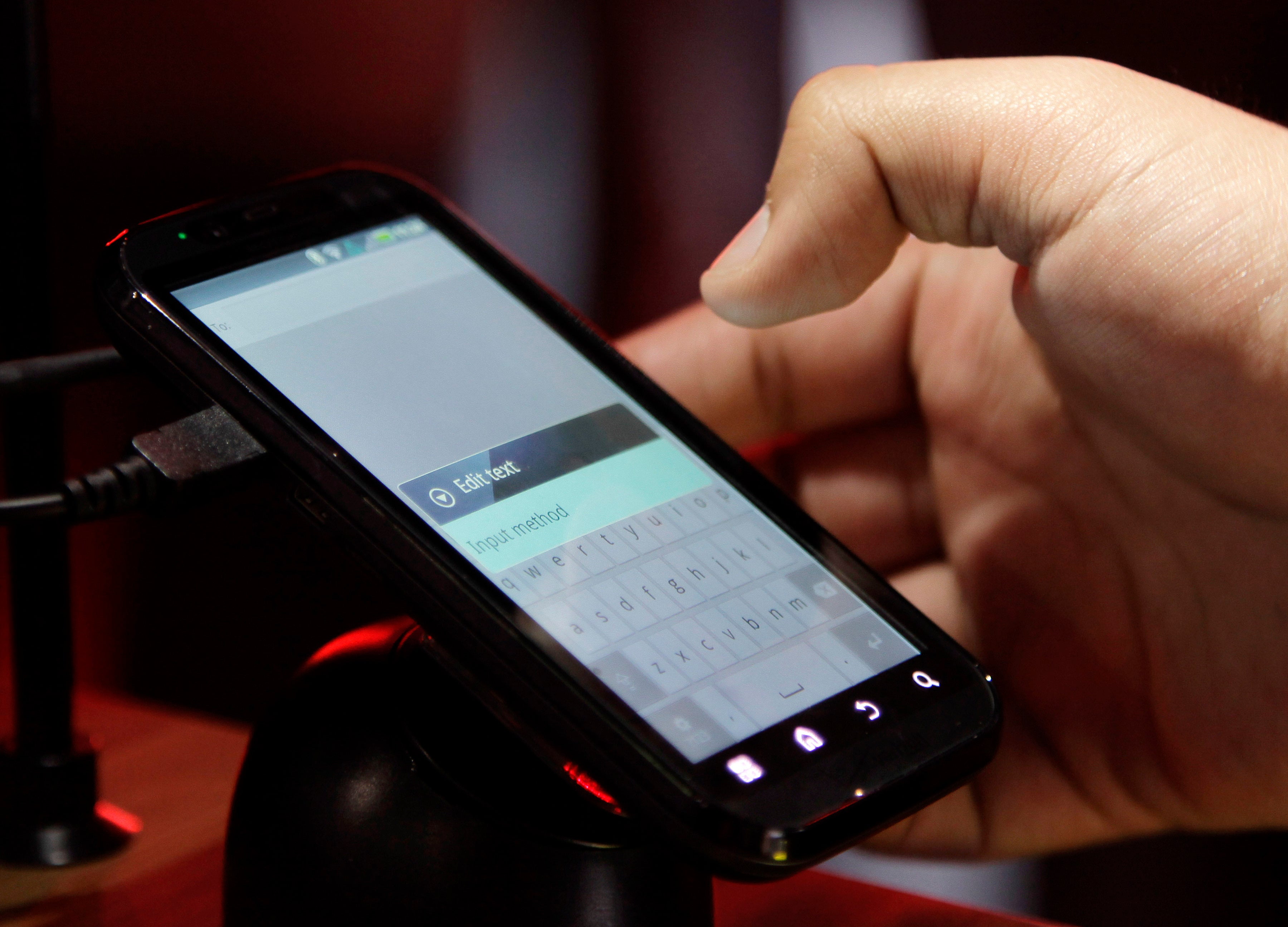 Cellphone deflects bullet, may have saved cop's life - CBS News