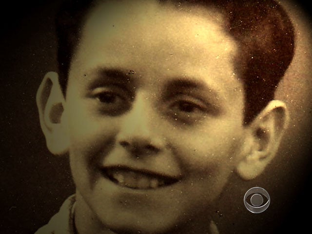 Holocaust stories pieced together with photos - CBS News