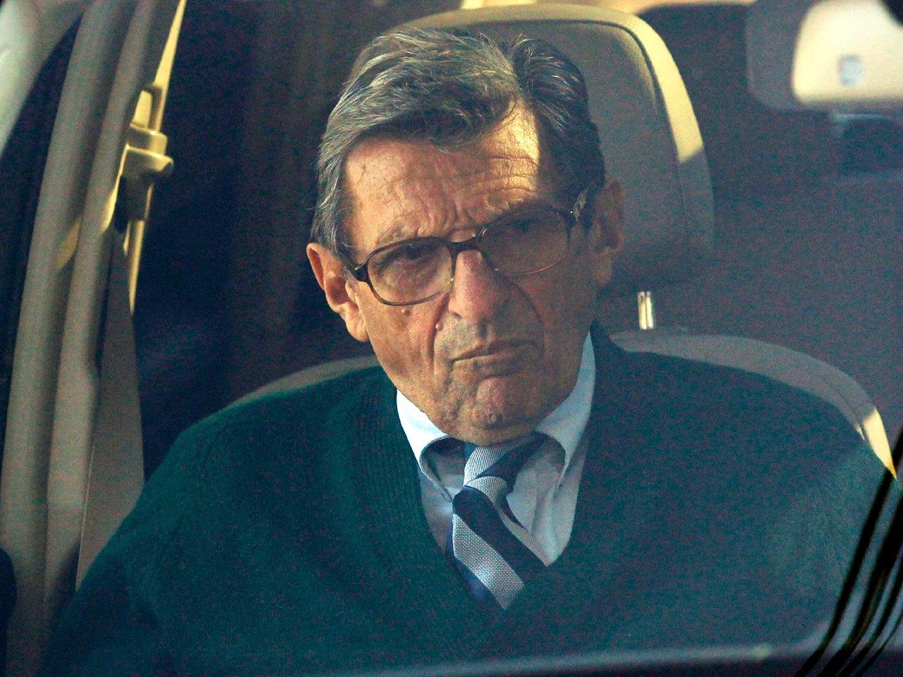 Paterno fired over Penn St. child abuse scandal - CBS News
