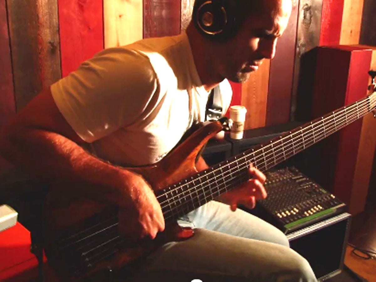 Amazing bass cover of Radiohead's "Karma Police" provides some mellow ...